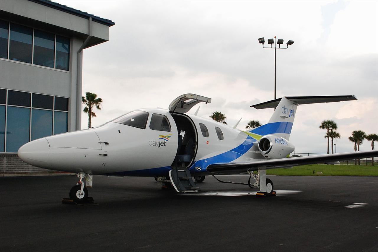 Charter Eclipse Aerospace Eclipse 500 | rental cost, specs - JETVIP
